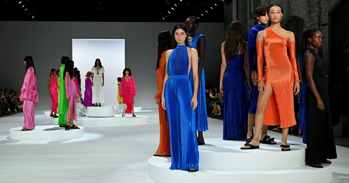Famous Fashion Designers Who Started with Humble Beginnings ...